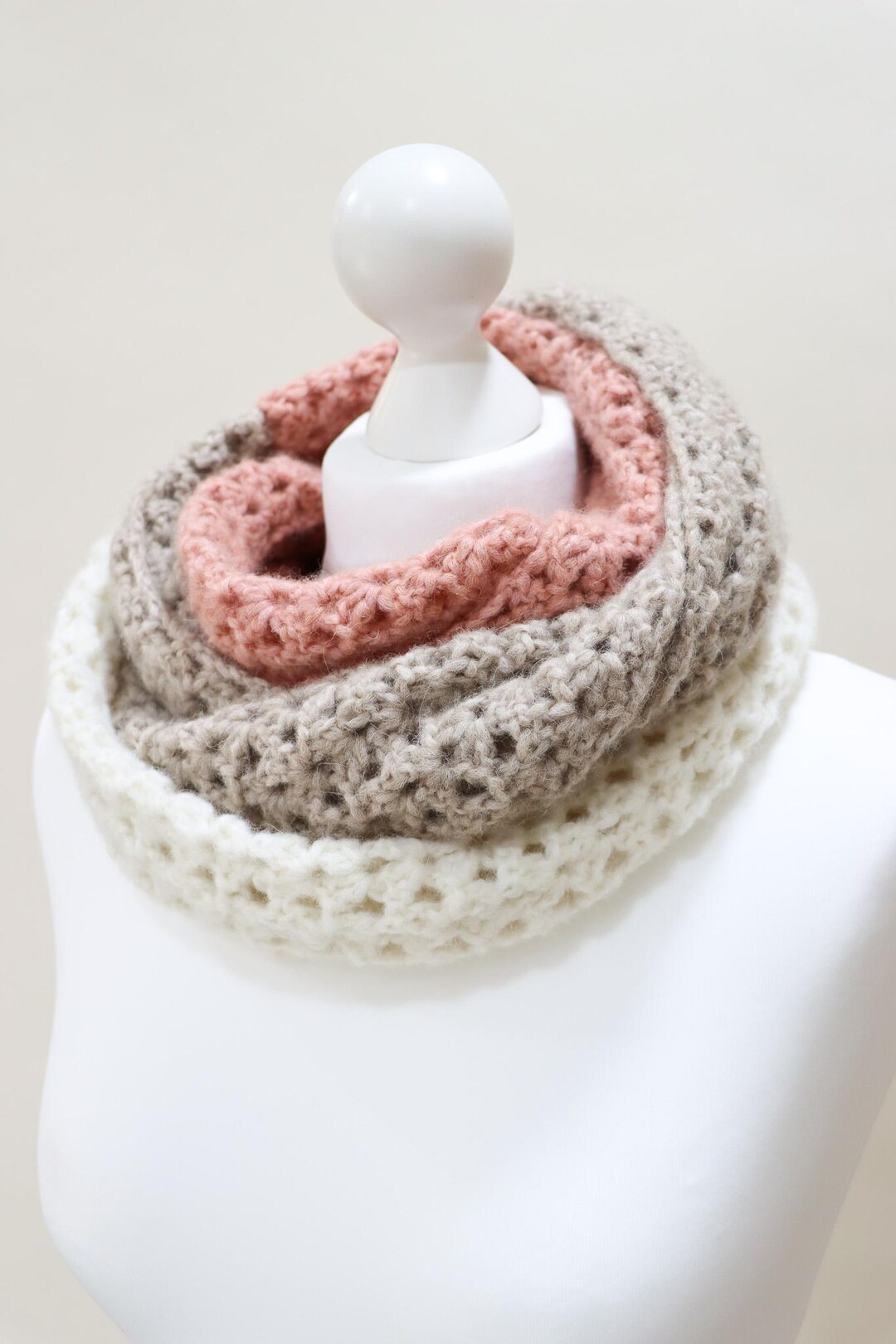 CROCHET INFINITY SCARF / Crochet Infinity Scarf - Crochet Scarf Pattern ...