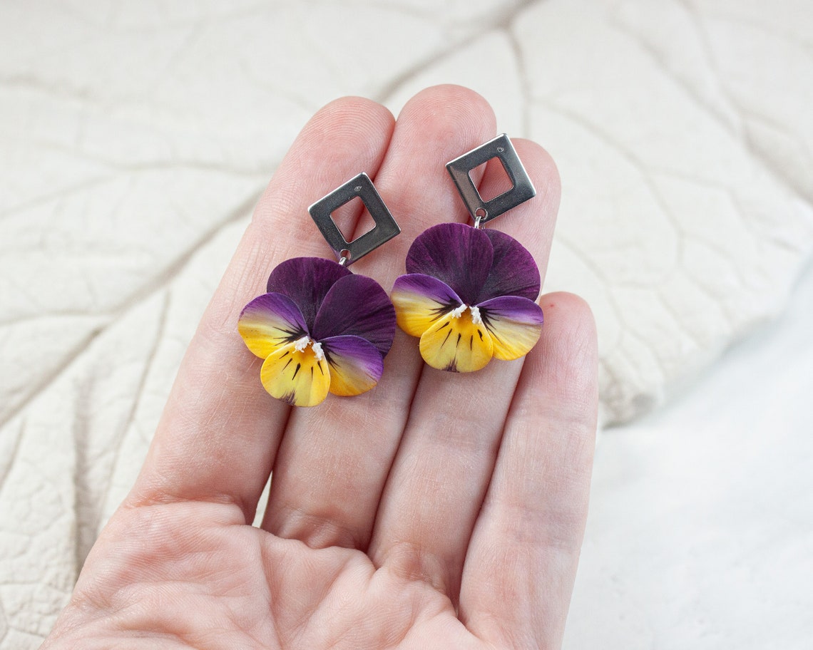 Pansy Stud Earrings Realistic Flower Earrings Floral Earrings - Etsy