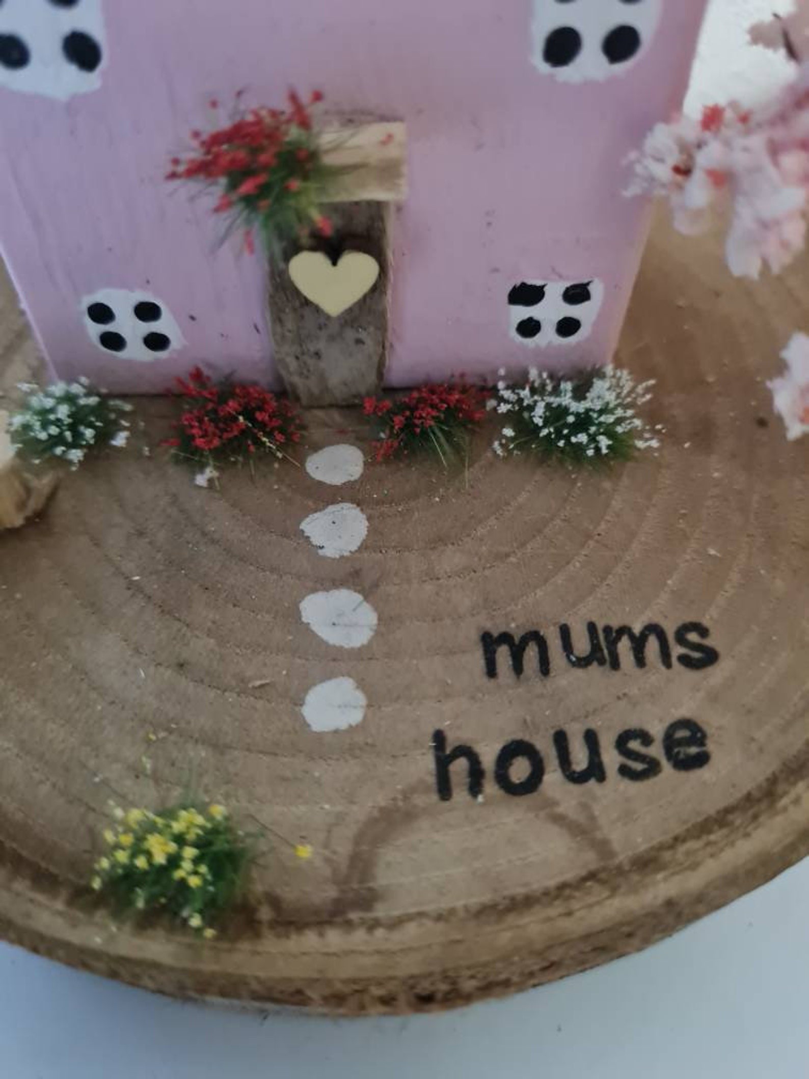 Mums House.pretty Pink Cottage Set on Wood Slice With Flowers and ...