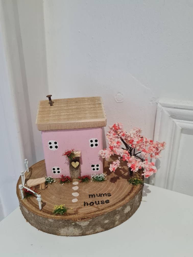 Mums House.pretty Pink Cottage Set on Wood Slice With Flowers and ...