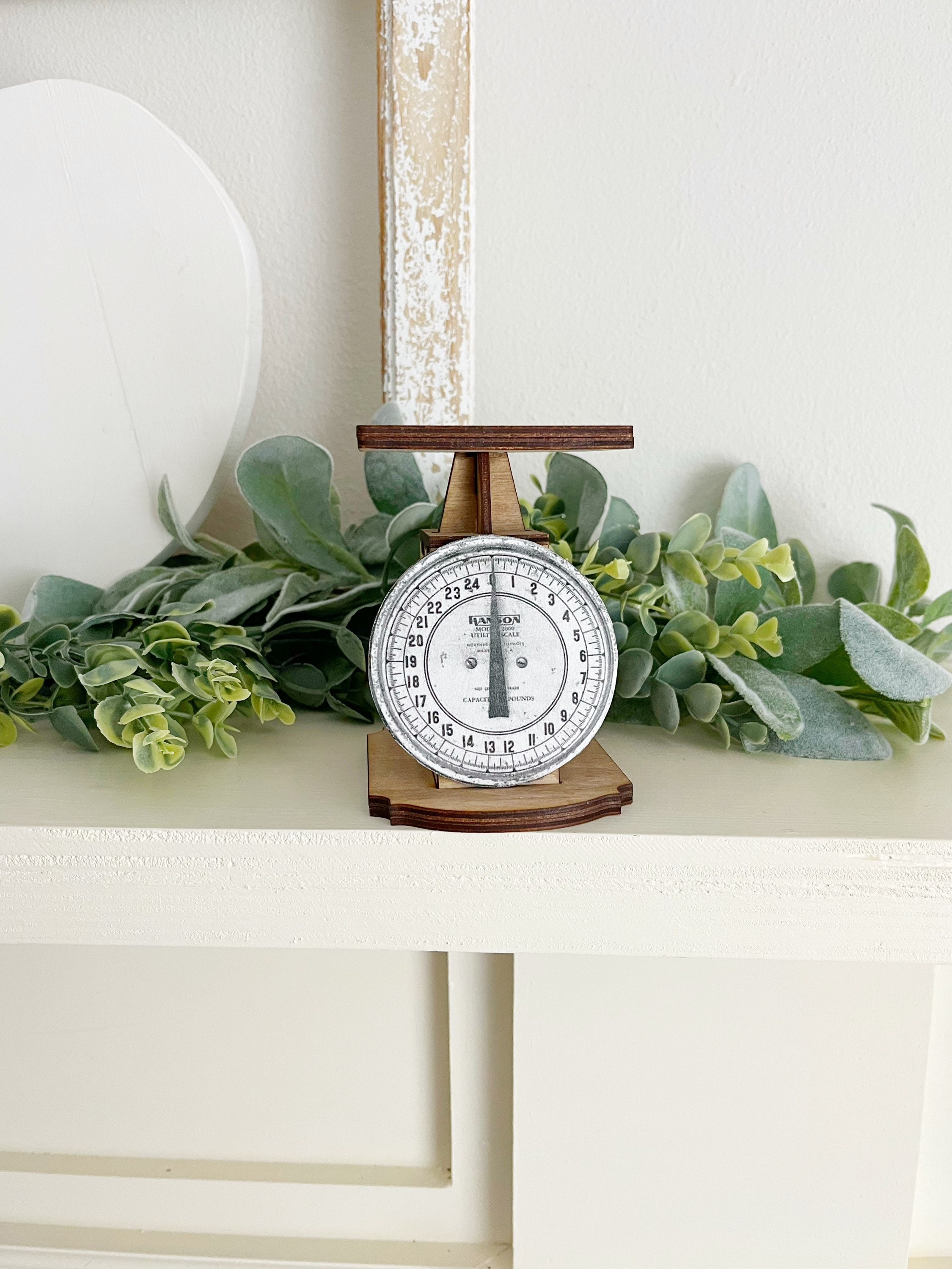 Decor Vintage Farmhouse Scales