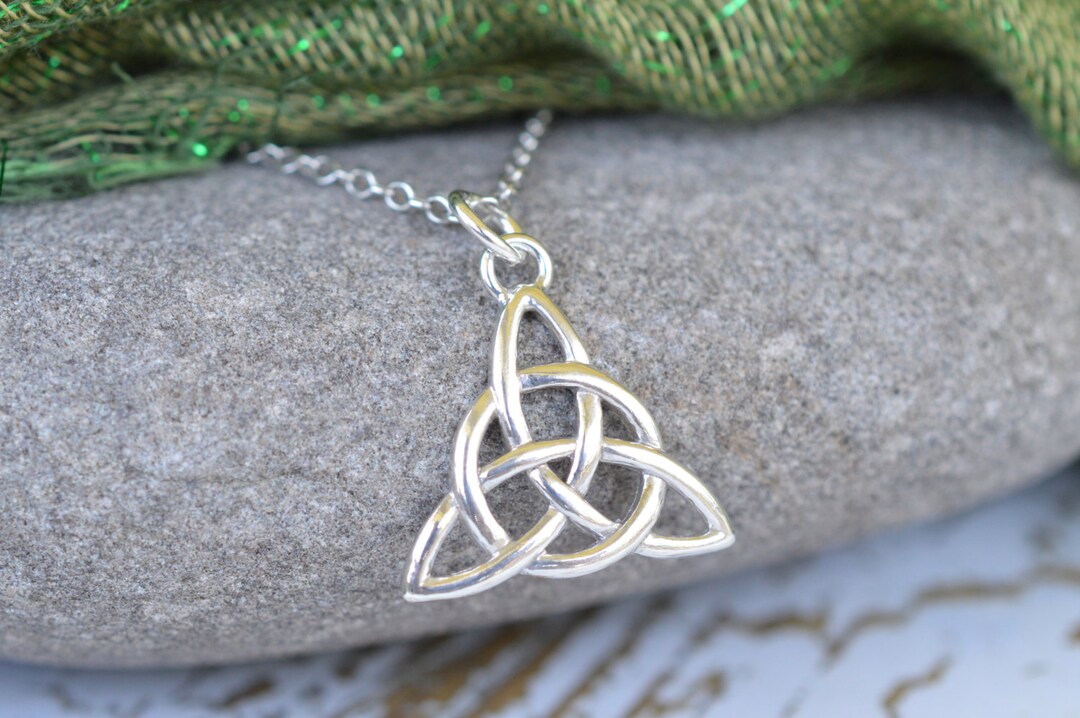 Trinity Knot Pendant Necklace - Etsy