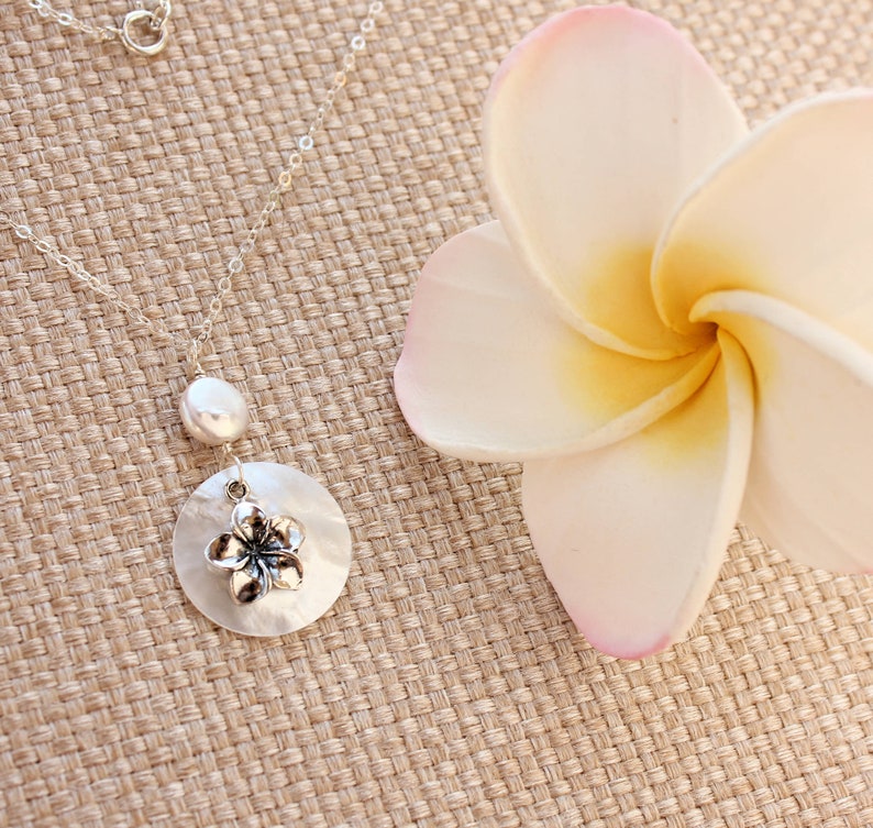 Coin Pearl and Mother of Pearl Circle Pendant Plumeria - Etsy