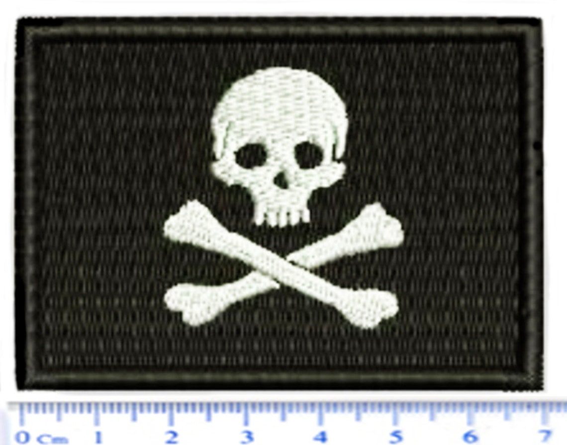 Skull and Crossbones Tactical Pirate Flag Embroidered Morale Patch ...
