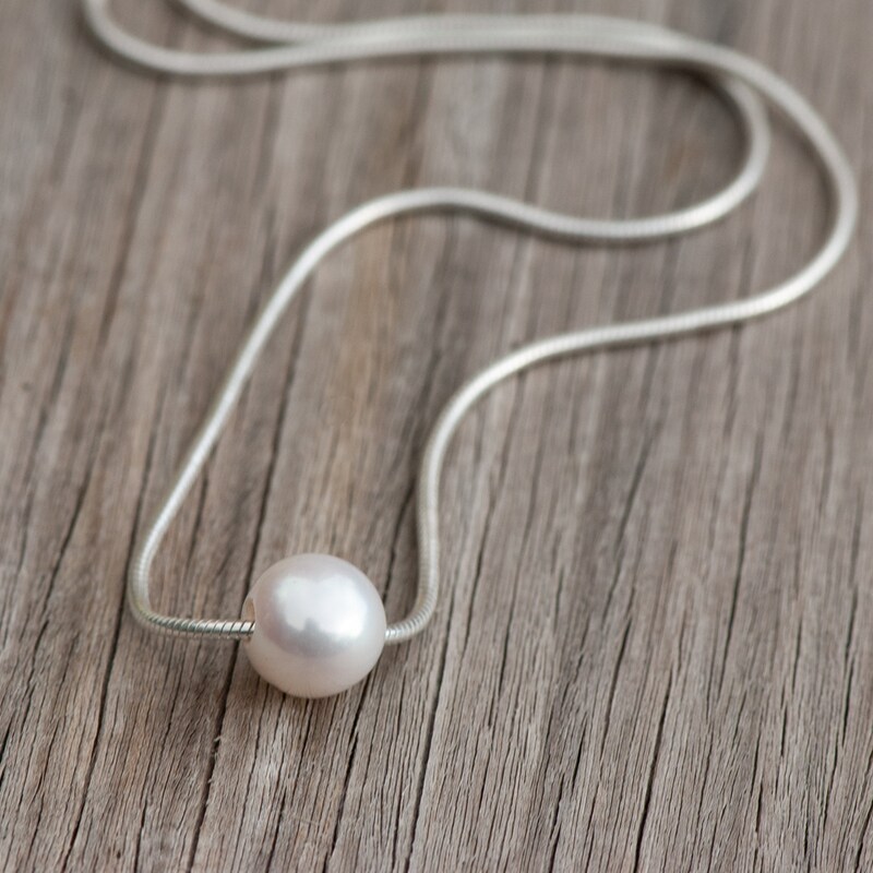 Floating Pearl Necklace - Etsy