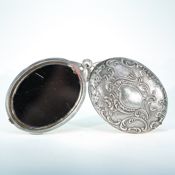 French Silver Repousse Compact Slide Locket Pendant A… - Gem