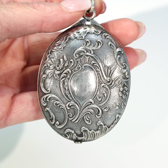 French Silver Repousse Compact Slide Locket Pendant A… - Gem