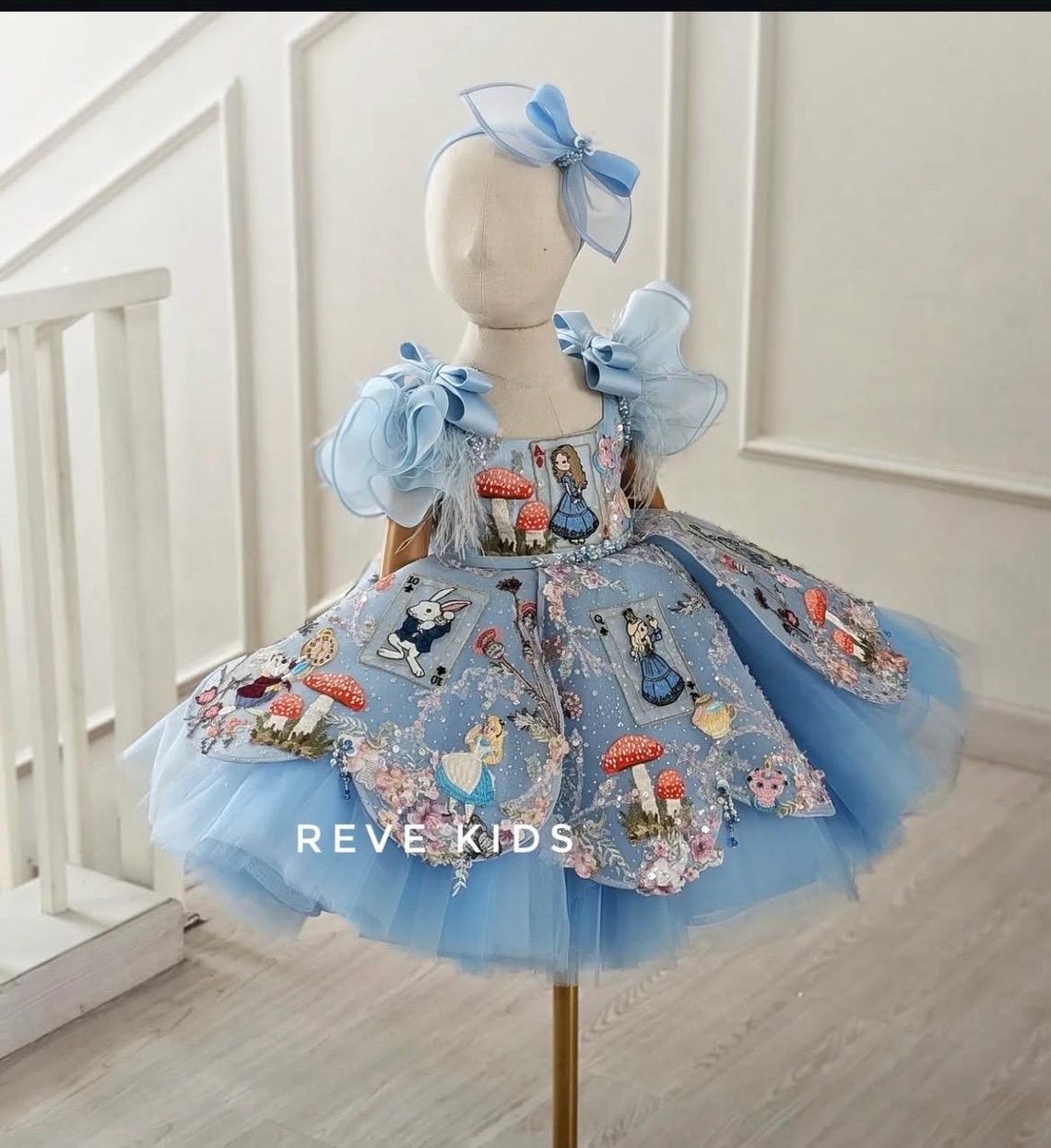 1 Piece Alice in Wonderland Character Sew on Embroidered Patch ...
