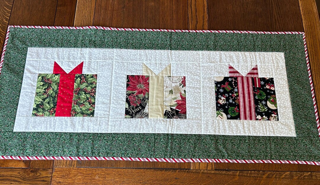 Quilted Christmas Table Runner - Etsy