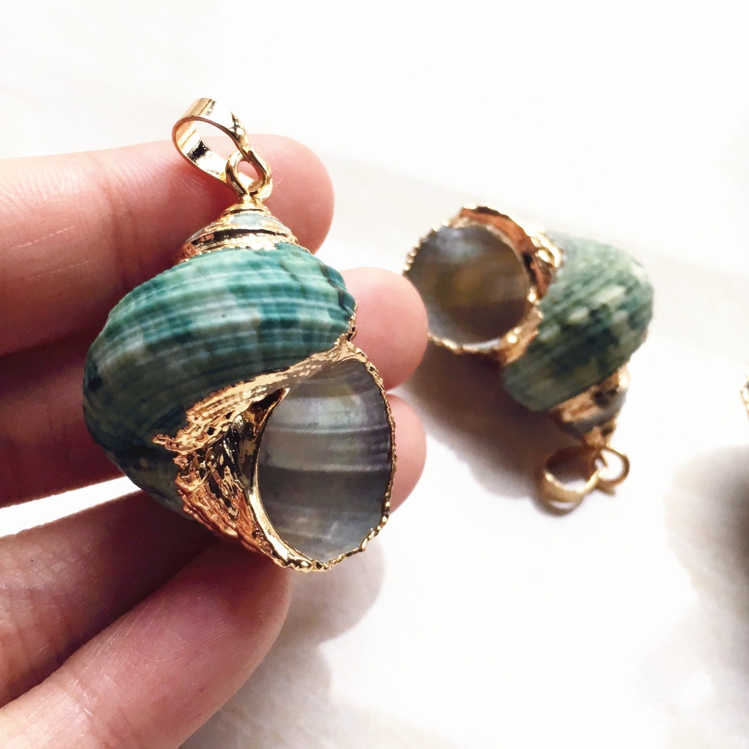 Wholesale Natural Gold Green Sea Shell Pendant - Ocean Conch Beach ...