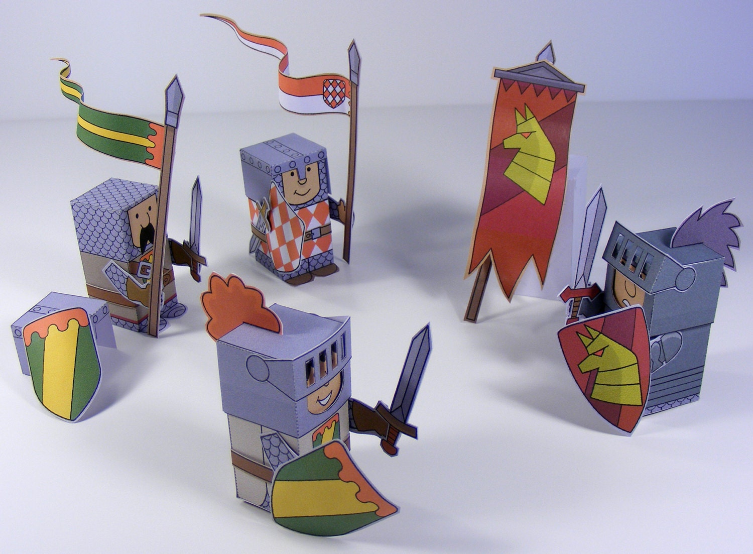 Figuras de papel en miniatura de caballeros y soldados medievales ...