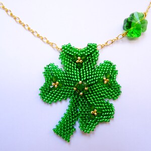 Tutorial Peyote Shamrock Clover Pendant or Pin. Pattern to Peyote a ...
