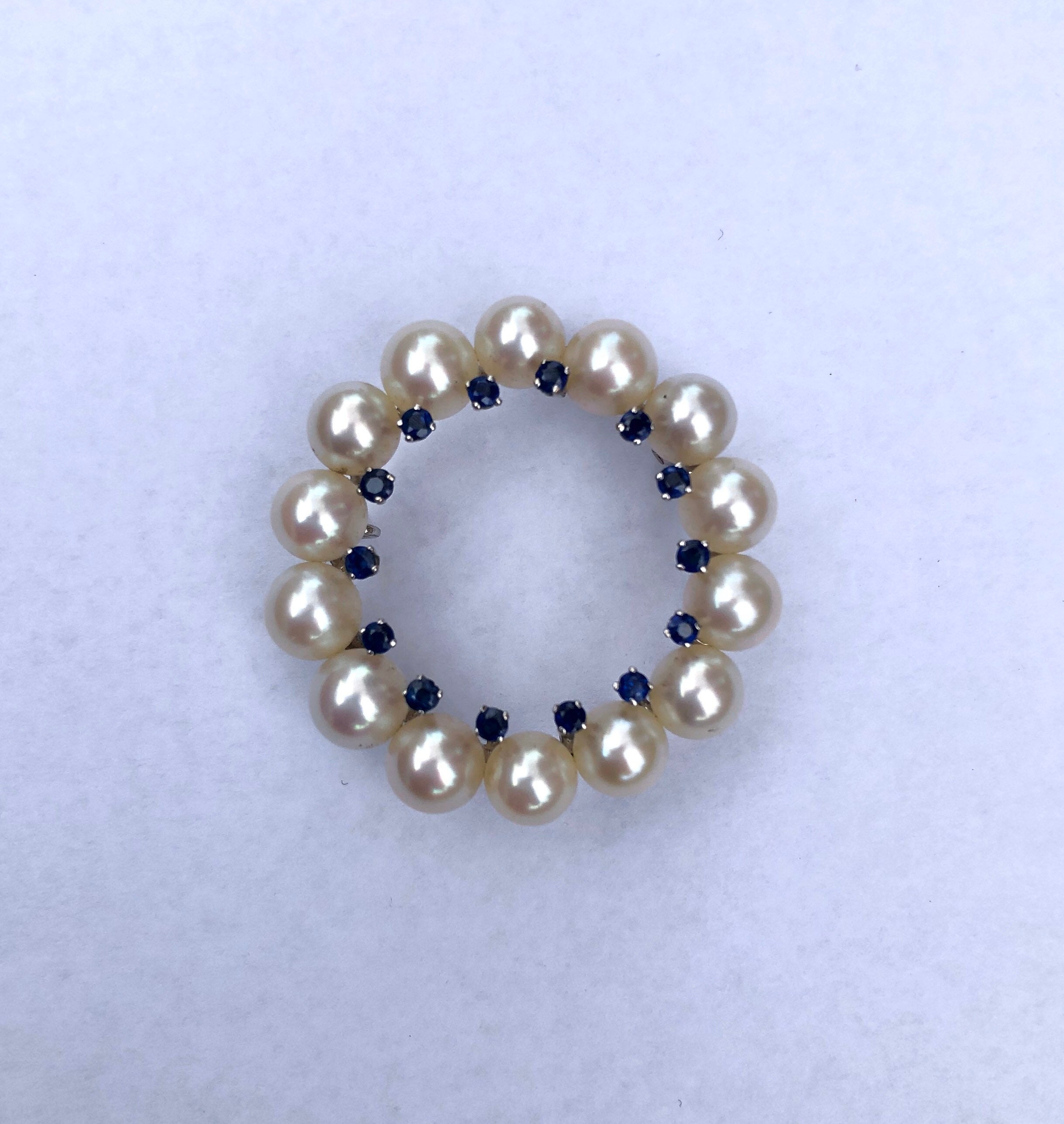 Perla cultivada y círculo de zafiro Pin / colgante 14k - Etsy España