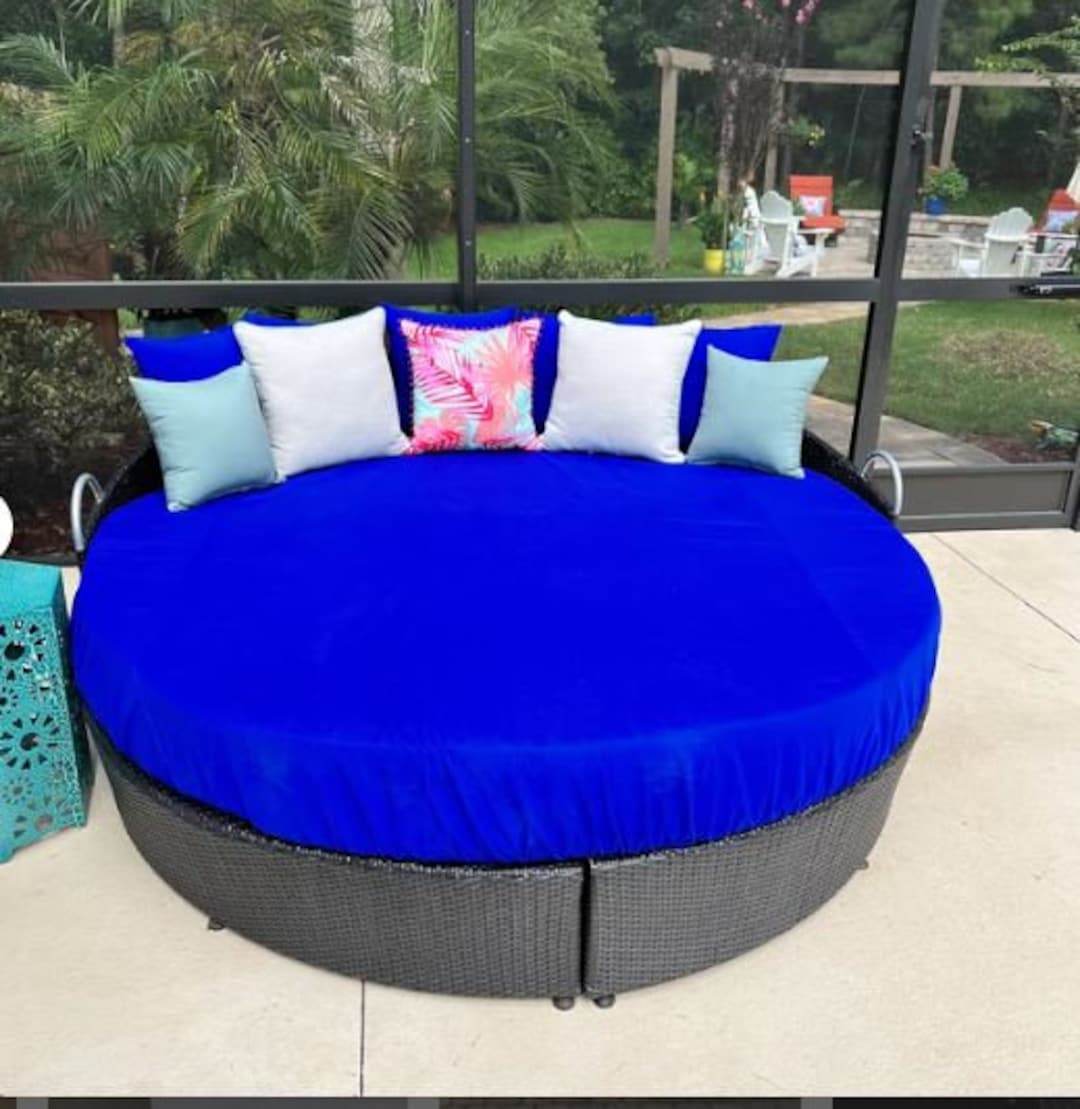 Sunbrella Round Outdoor Drawstring Daybed Fitted Cover. Soil/stain ...