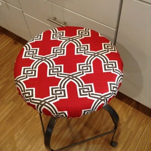 Round Barstool Cover With Cushioned Foam Elasticized, Red Quatrefoil ...