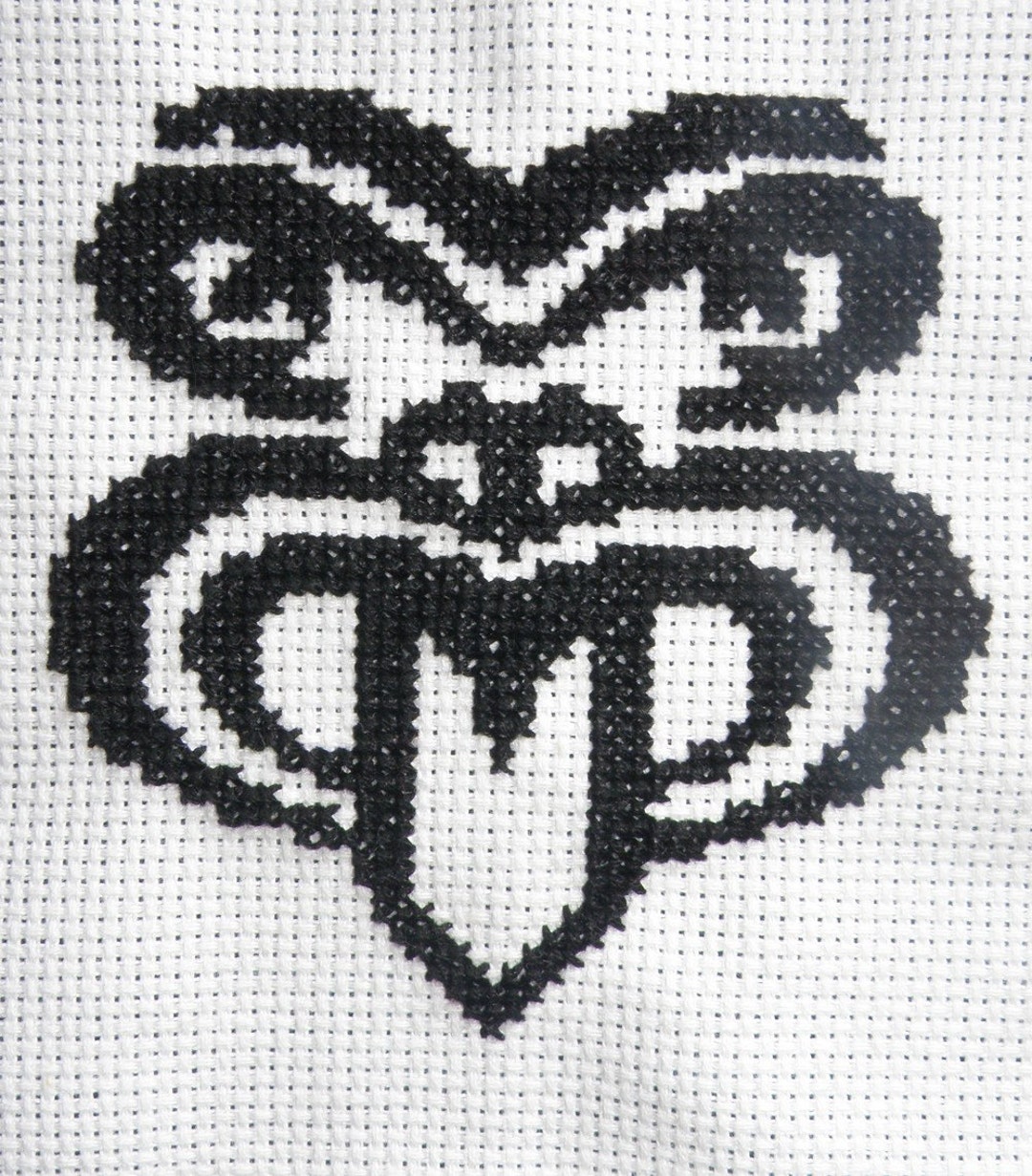 Simple yet Elegant Cross Stich Pattern of a Beautiful Maori Style moko ...