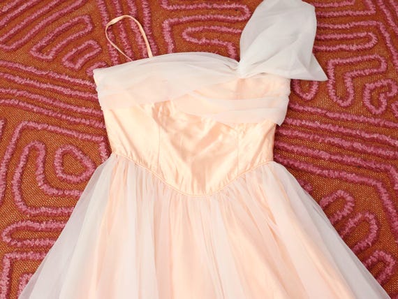 Vintage Dance Allure 70s Prom Gown Romantic Dress Pea… - Gem