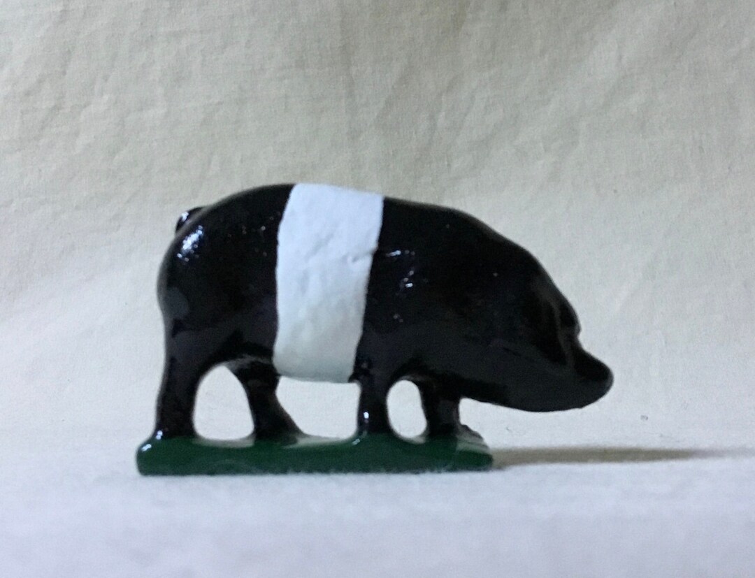 Black & White Banded Pig, American Family on the Farm Collectible ...