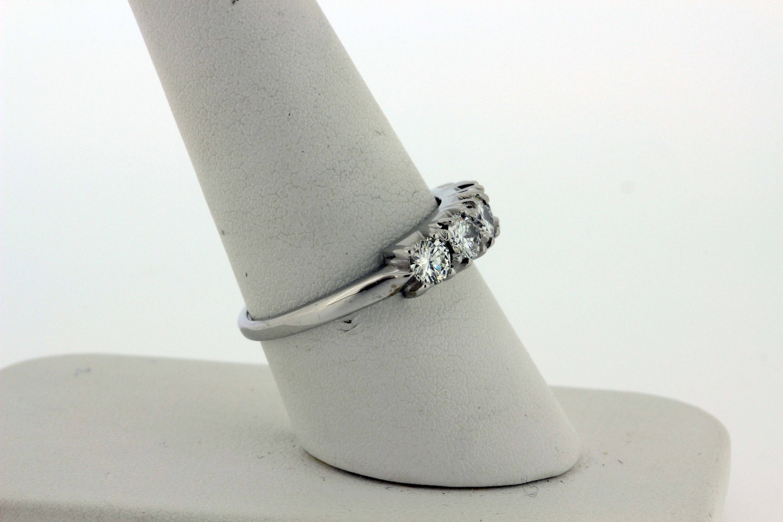 Stunning 1CTW Five Diamonds in a Row 14K Gold Ring - Etsy