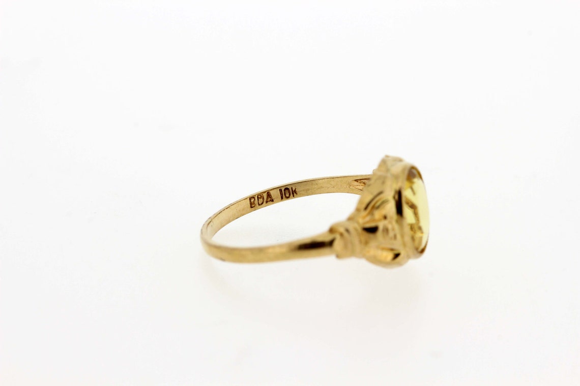 10 Karat Yellow Gold Ring With Yellow Center - Etsy