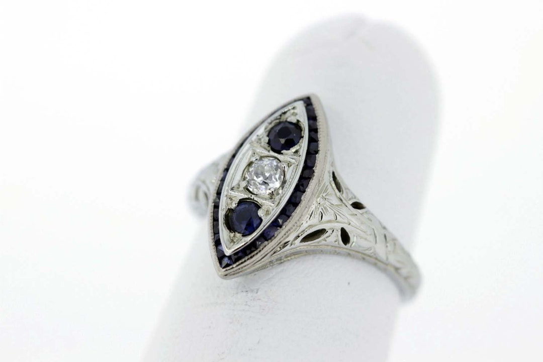 18K Gold Almond Shaped Ring With Sapphires and Diamonds - Etsy