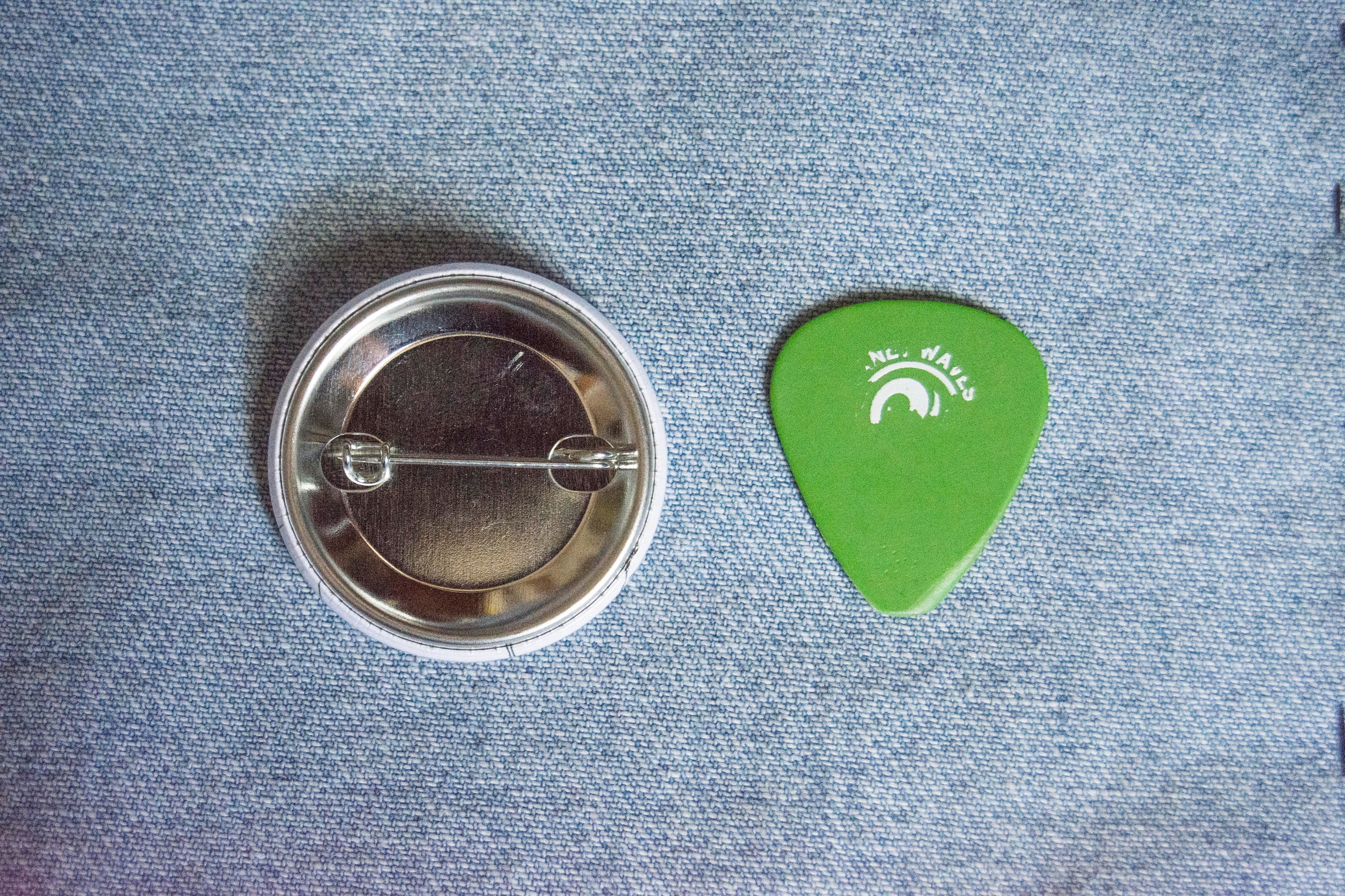 Pro-worker Pins/badges - 1 1/2 Inch Pin Back Buttons - Choose White or ...