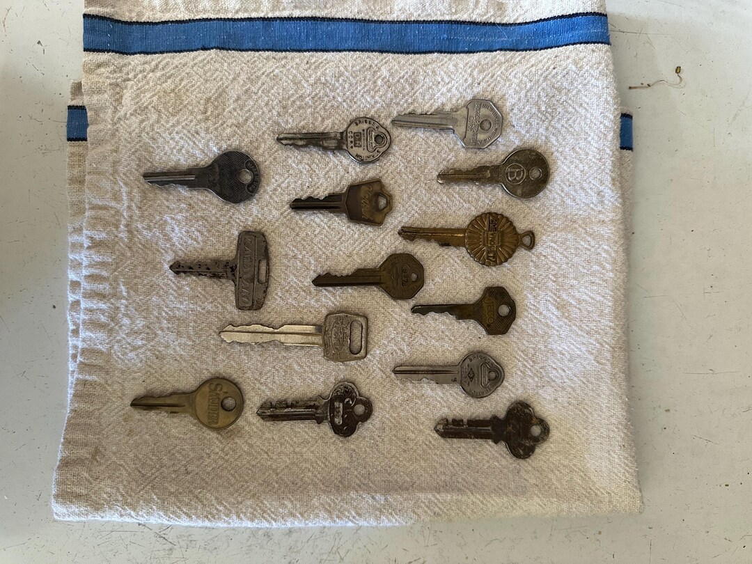 Lot of (14) OLD CAR KEYS From Over the Years ~ Architectural Salvage ...