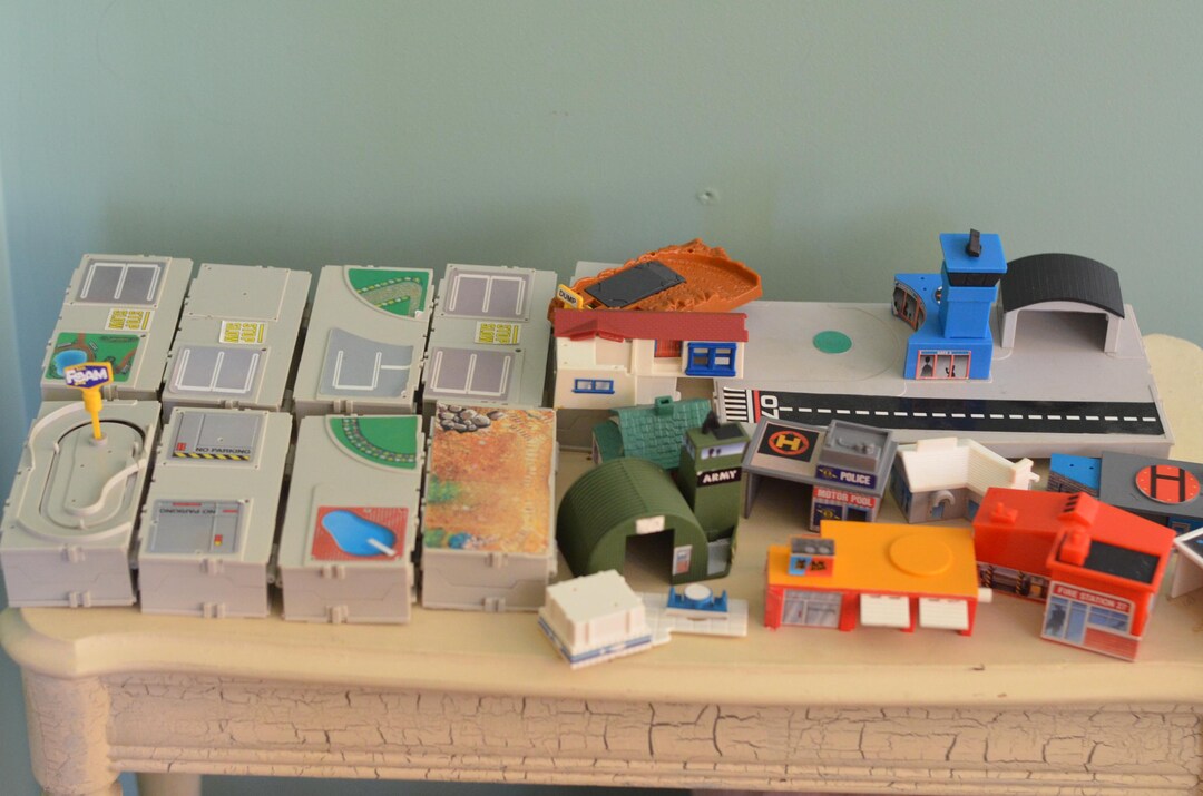 Vintage 80s Galoob Micro Machines Scale Miniatures Playset Lot ...