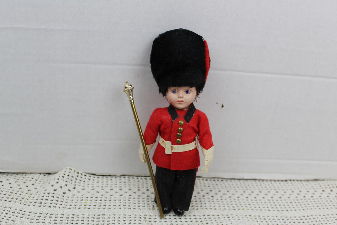British Royal Guard Soldier Miniature Doll Plastic Sleepy Eye With ...