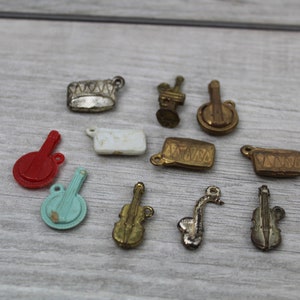 Cracker Jacks Gumball Machine 11 Prizes Toys Musical Instruments Drums ...