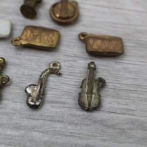 Cracker Jacks Gumball Machine 11 Prizes Toys Musical Instruments Drums ...