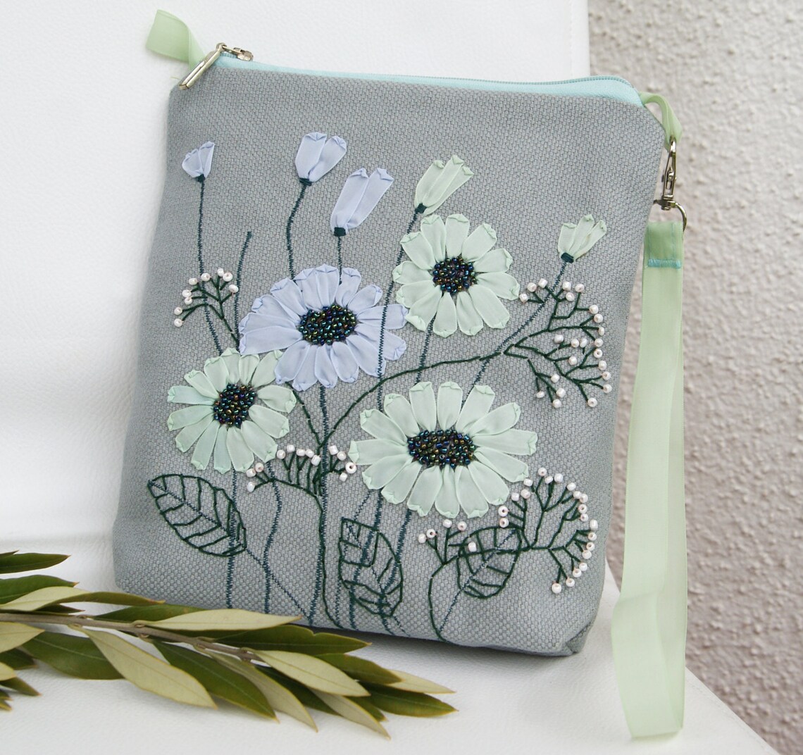 Hand Embroidered Linen Clutch, Daisy Floral Wristlet Bag - Etsy