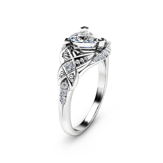 Trillion Cut Moissanite Anello di fidanzamento Anello di fidanzamento in oro bianco 14k Trillion unico Moissanite Ring Etsy Italia