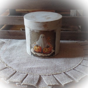 Rustic Farmhouse Aged Grungy Distressed Creepy Cute Halloween Ghost ...