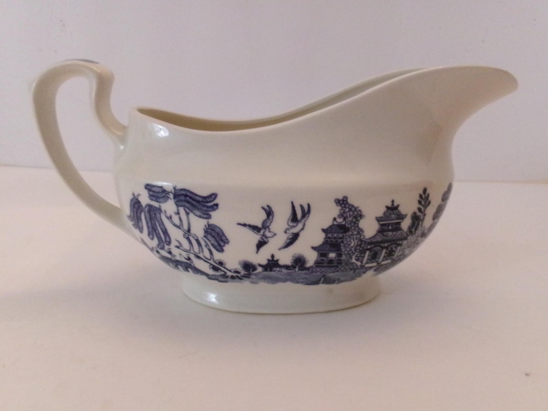 Blue Willow Gravy Boat, Churchill England Vintage Find! Perfect! FIVE ...