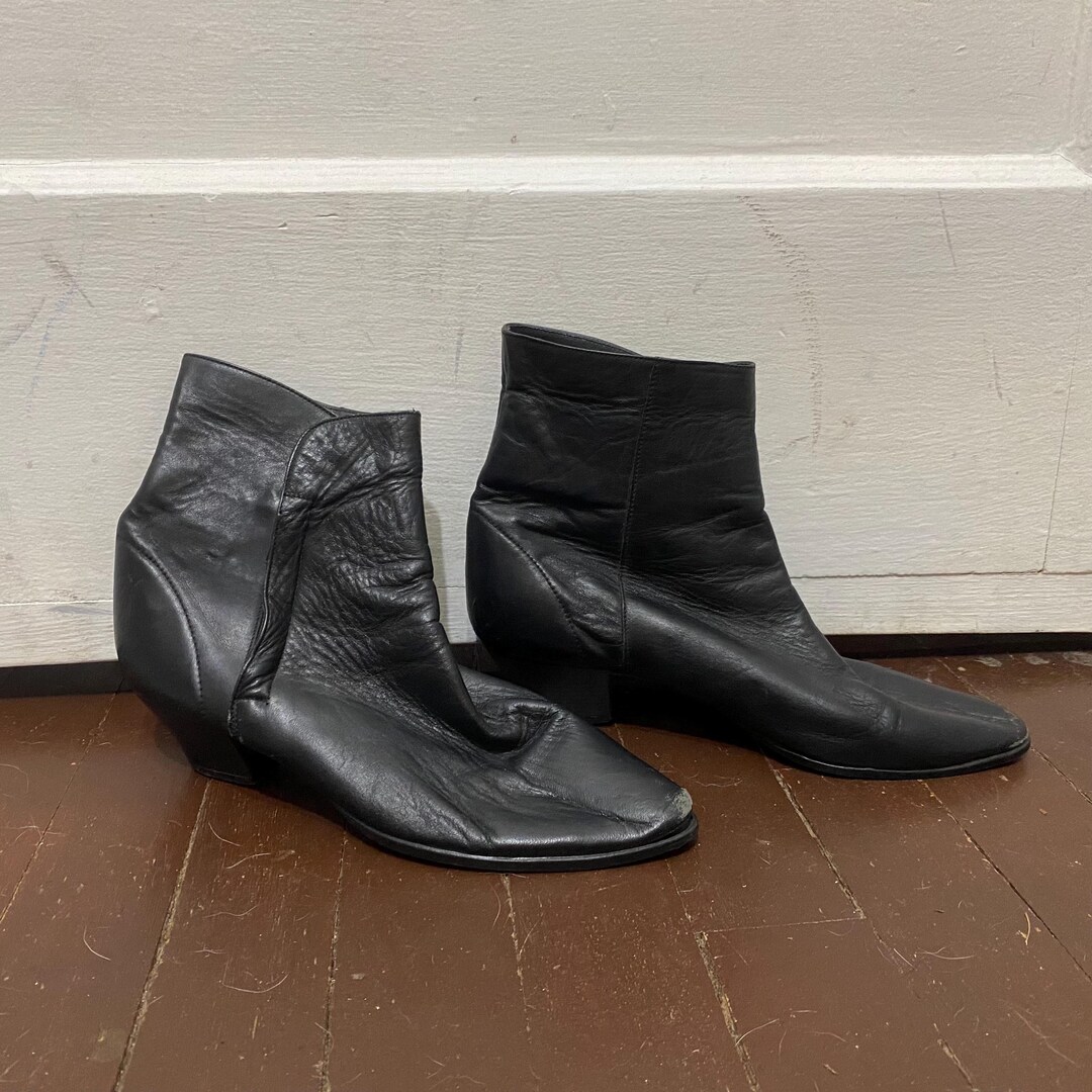 Vintage Black Pointy Toed Boots by Apostrophe - Etsy