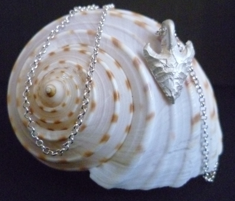 Nicely Detailed and Unusual Quality Replica Flint Arrowhead Pendant in ...