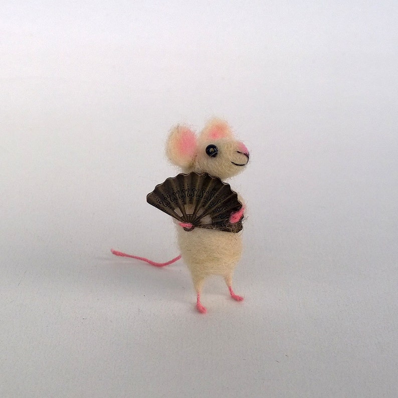 Mouse Pin Felt Mouse With Fan Woolen Accessory Animal Brooch - Etsy