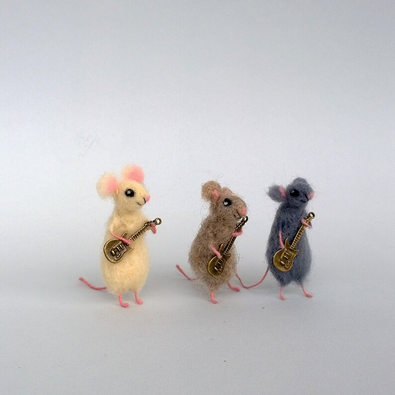 Miniature Animal Playing Guitar Tiny Wool Mouse Collectible Dollhouse ...