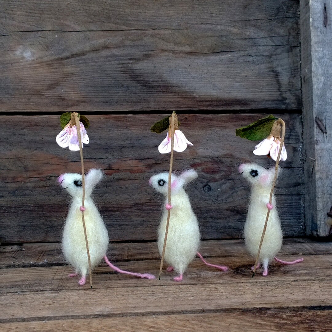 Felted Miniature Mice White Mouse With Flower Mini Animal Needle Felt ...