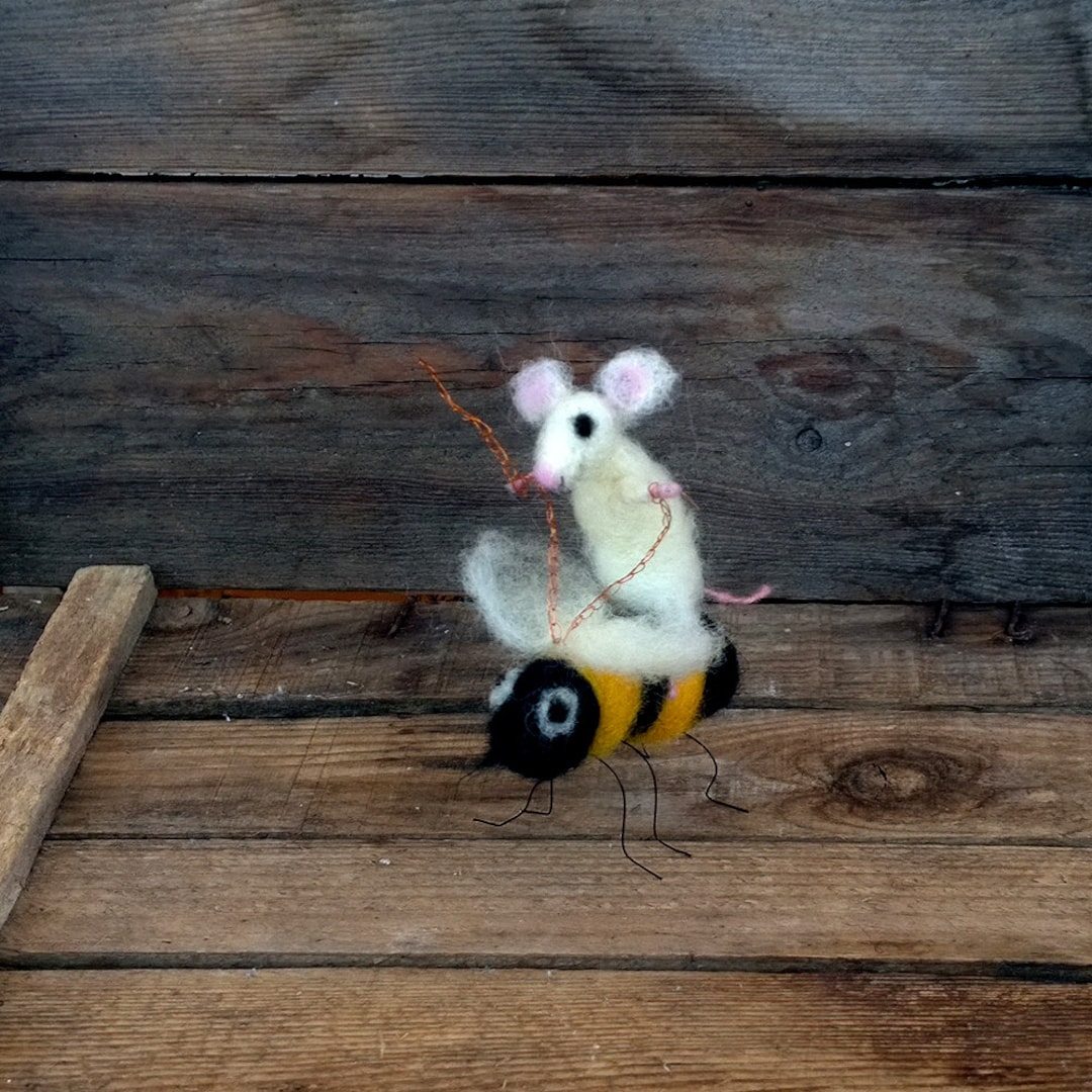 Miniature Felt Mouse Riding Bumble Bee Needle Felt Whimsical Figurines ...
