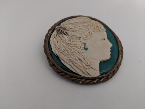 Unusual Vintage Handmade Modern Cameo Brooch-FREE SHI… - Gem