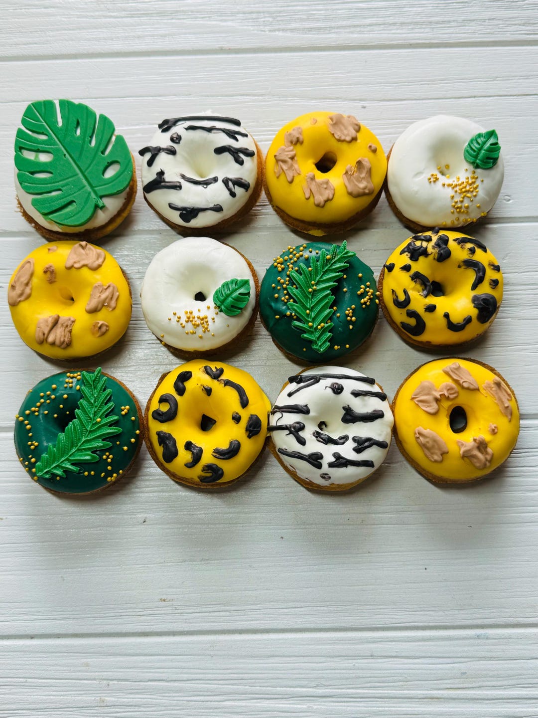 12 Safari Theme Mini Donuts Doughnuts Cheetah Giraffe Zebra Jungle Baby ...