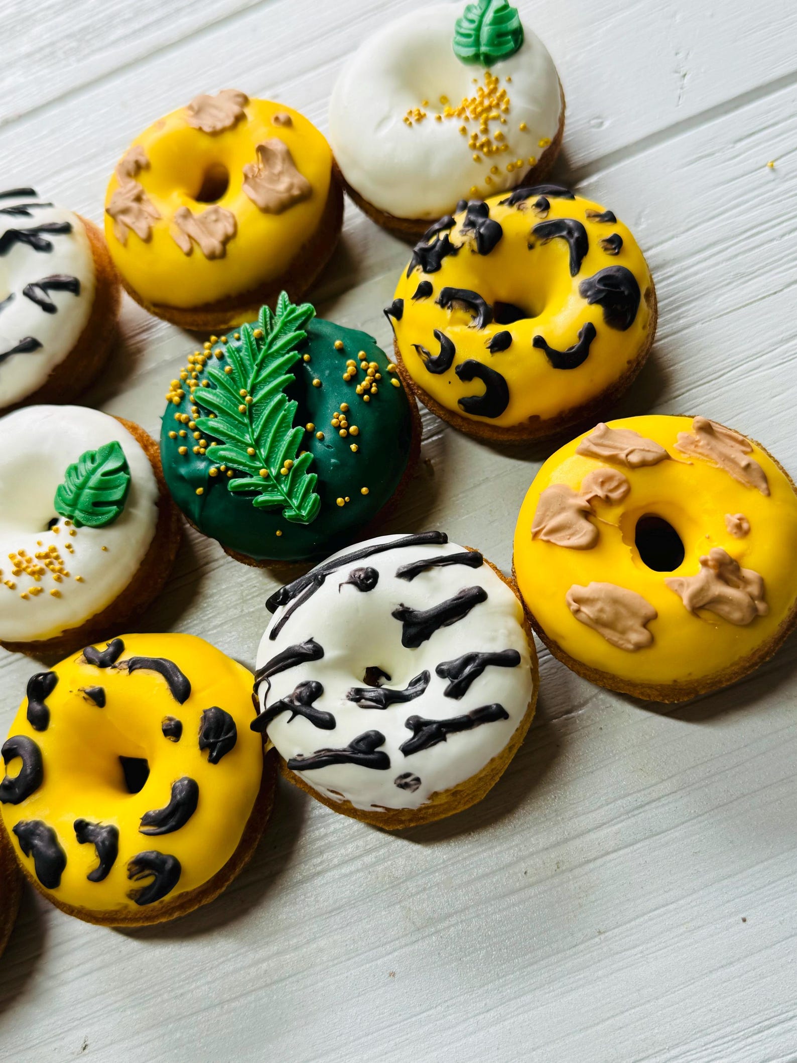 12 Safari Theme Mini Donuts Doughnuts Cheetah Giraffe Zebra Jungle Baby ...