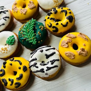 12 Safari Theme Mini Donuts Doughnuts Cheetah Giraffe Zebra Jungle Baby ...