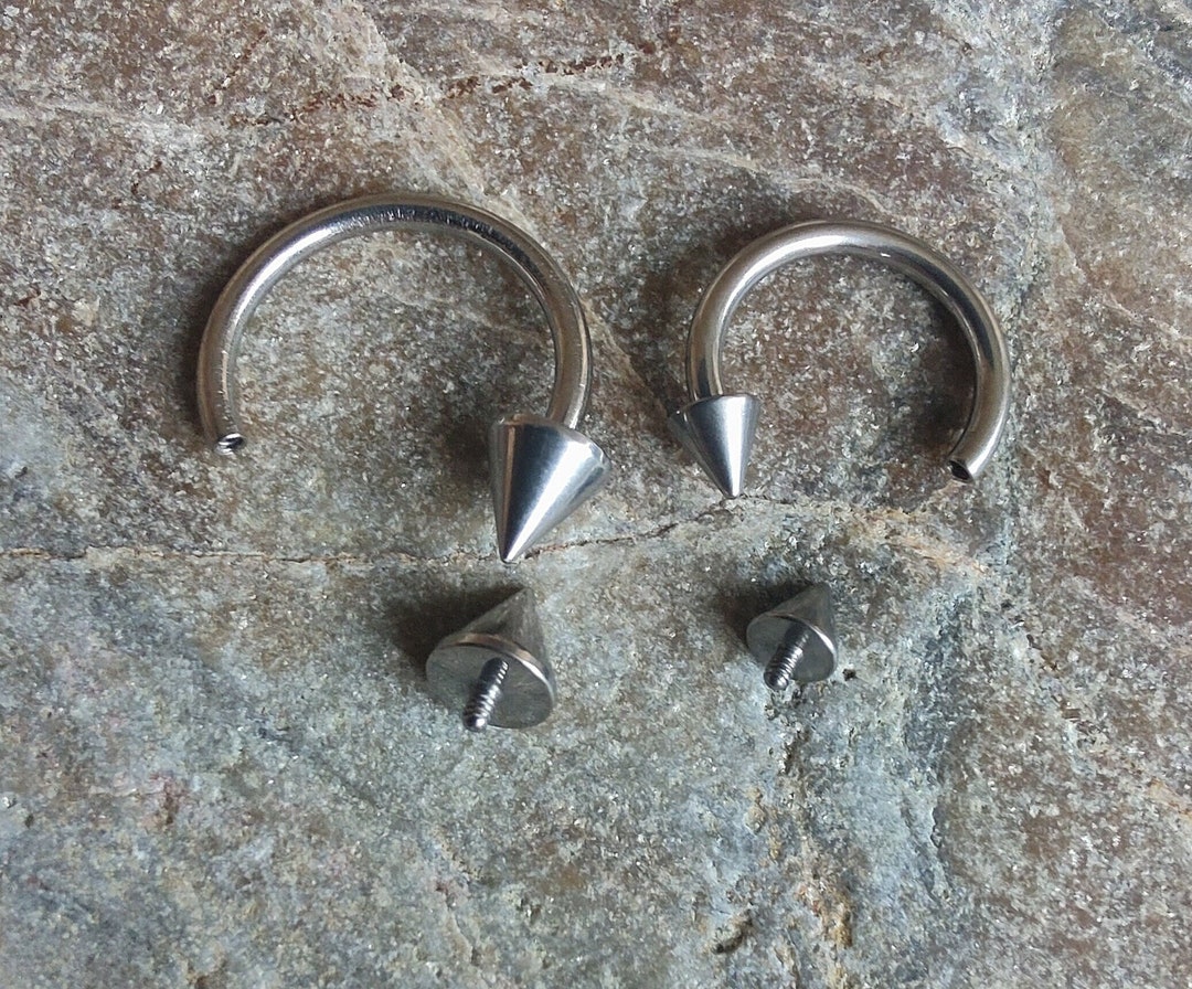 Internally Threaded 16g Horseshoe Barbell, Spiked Septum, Septum Ring ...