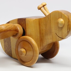 Bizzy: Bumble Bee Pull Toy With Spinning Wings - Etsy