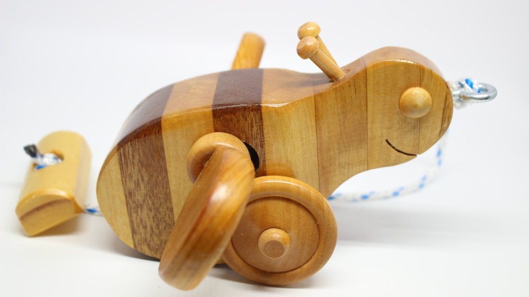 Bizzy: Bumble Bee Pull Toy With Spinning Wings - Etsy