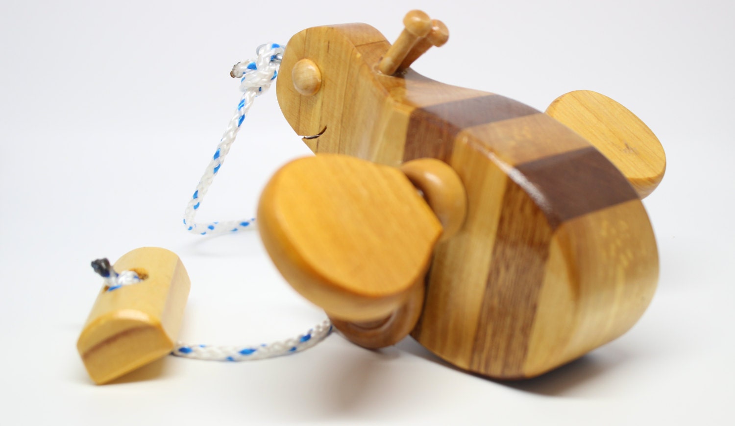 Bizzy: Bumble Bee Pull Toy With Spinning Wings - Etsy