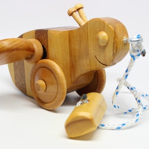 Bizzy: Bumble Bee Pull Toy With Spinning Wings - Etsy